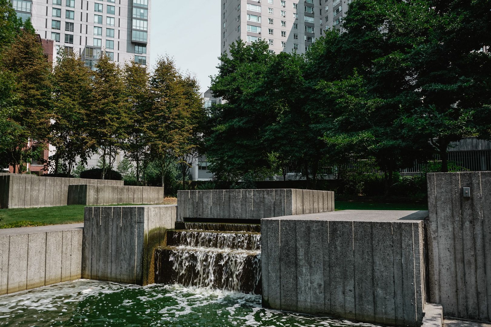 Freeway Park, an Urban Oasis That Bridges Over a Highway | Traveling ...