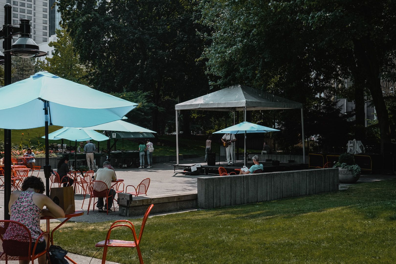 Freeway Park, an Urban Oasis That Bridges Over a Highway | Traveling ...